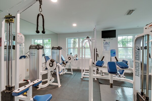 Gulf Coast 'Cozy Condo' W/ Pool: Walk To Beach! - Adventure Island, Orange Beach