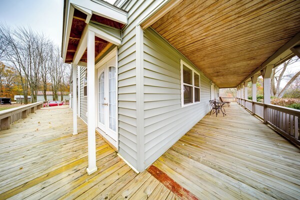 North Jackson Vacation Rental W/ Wraparound Deck! - Lake Milton, OH
