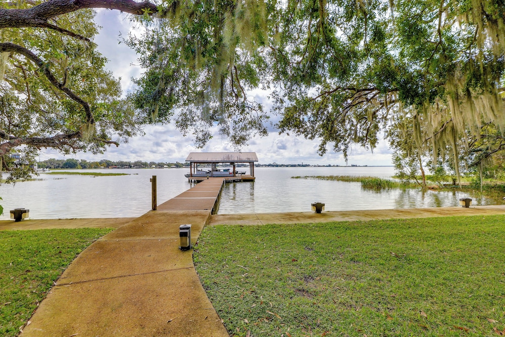 Florida Retreat W/ Patio, Boat Dock & Shuffleboard - Lake Placid, FL