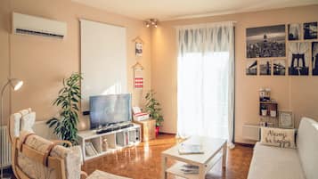 Apartamento família | Área de estar | Smart TV 43 polegadas com canais via satélite, Netflix, Hulu