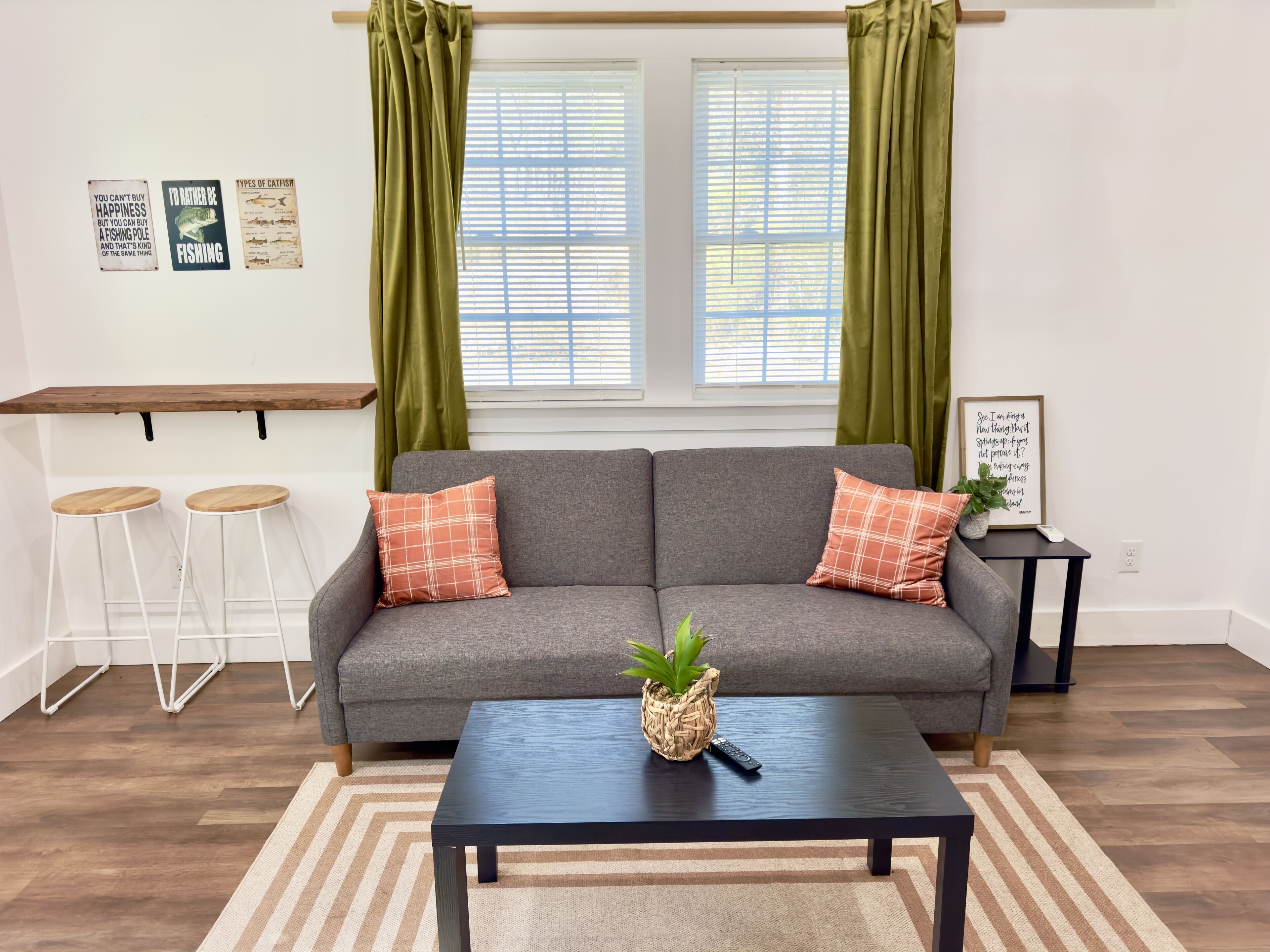 Blue Gill Tiny Cabin On Lake And Indoor Basketball - Alabama