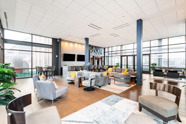 Distinguished Apartment Rooftop Deck - Baltimore, MD