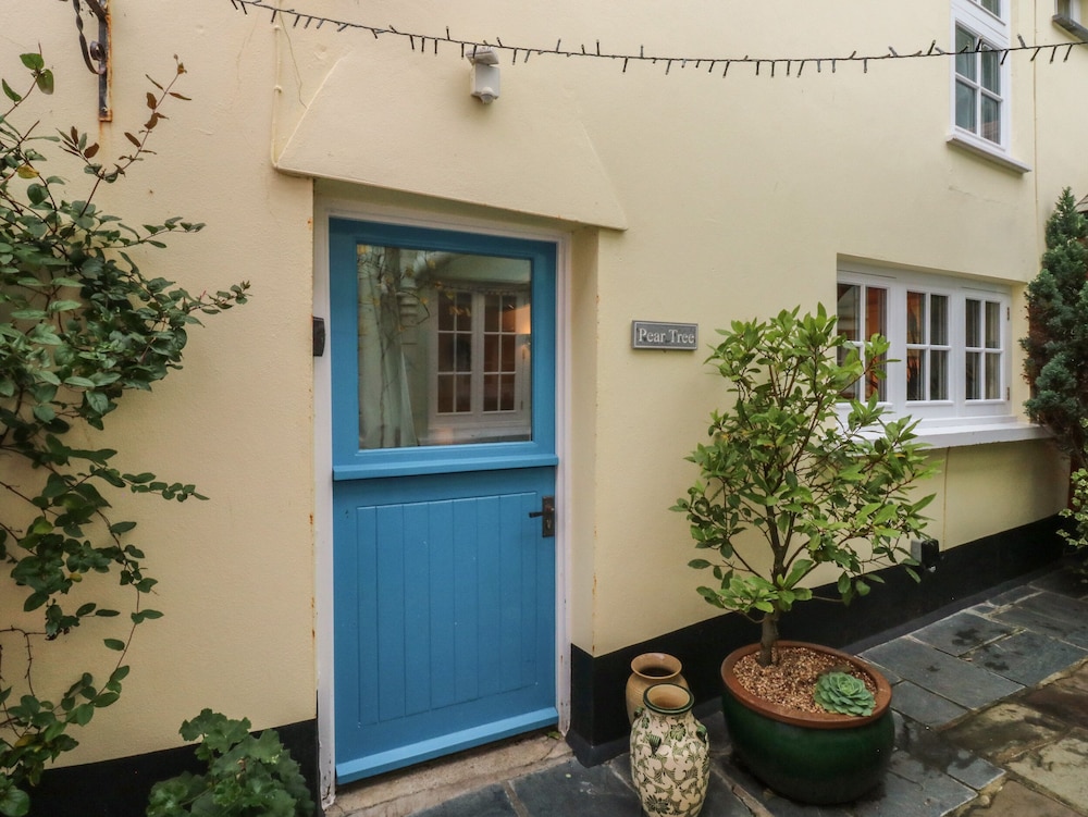 Pear Tree Cottage - Appledore