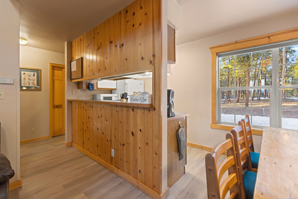 Peaceful Mountain Retreat: 2 Kings & Gas Fireplace - Leadville, CO