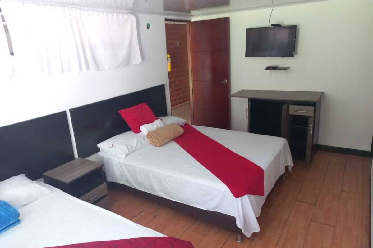 Quarto Duplo ou Twin Básico | Ferro/tábua de engomar, Wi-fi grátis