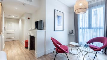 Junior Suite | Com decoração personalizada, secretária