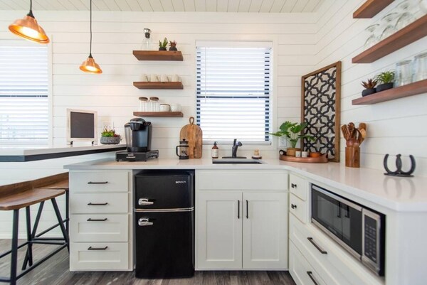 New Longhorn Stunning Container Home-in Alpine - Alpine, TX