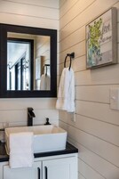 Casa | 1 quarto, ferros/tábuas de passar roupa