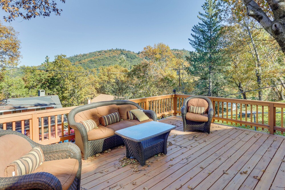 Spacious Crestline Retreat: 1 Mi To Lake Gregory - Rialto, CA