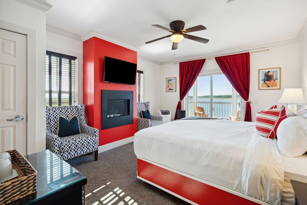 Make Regatta Inn Your Folly Beach Home Away From Home. - Johns Island, SC