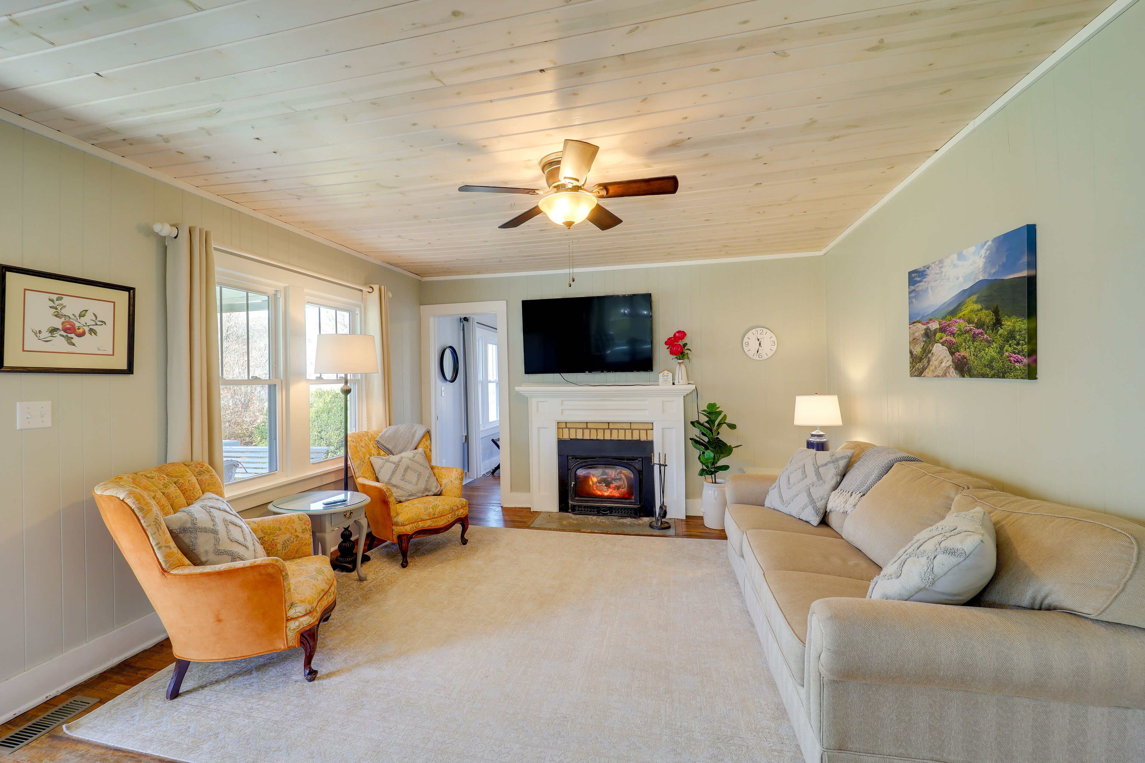 Idyllic Home On 26-acre Farm In Blue Ridge Mtn - Roan Mountain, TN