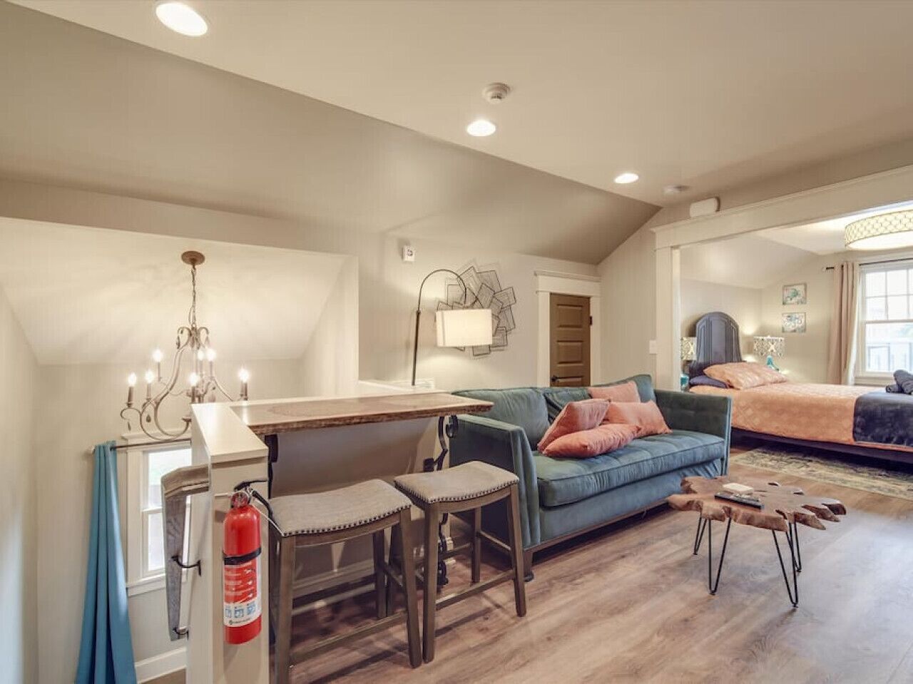 Hidden Gem Carriage House  Stylish & Walkable Clt Stay! - Charlotte