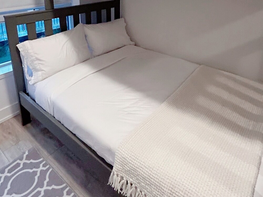 Modern Oasis FRIDAY HARBOUR resort, a luxury destination. - Innisfil | Vrbo
