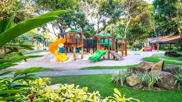 Área de recreio para crianças (ao ar livre)