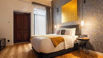 Quarto Superior, 1 cama king-size, terraço | Minibar, cofre no quarto, secretária