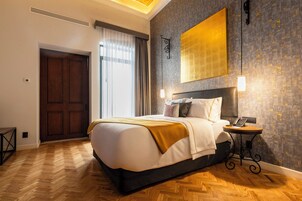 Quarto superior, 1 cama King, terraço | Frigobar, cofres nos quartos, escrivaninha