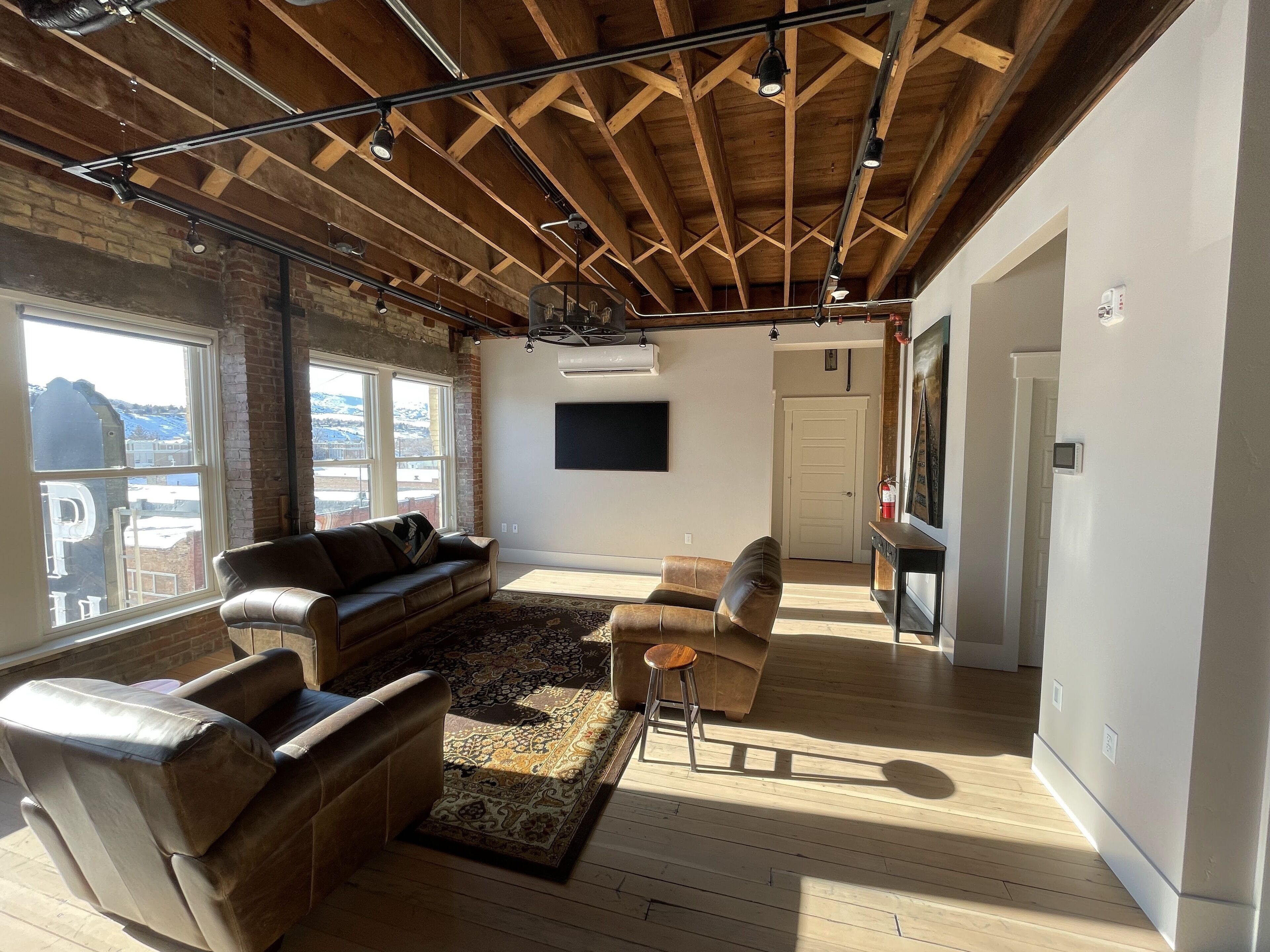 Modern Luxury Meets Historic Charm: Unwind In Style In Purpose Executive Suites - Pocatello, ID