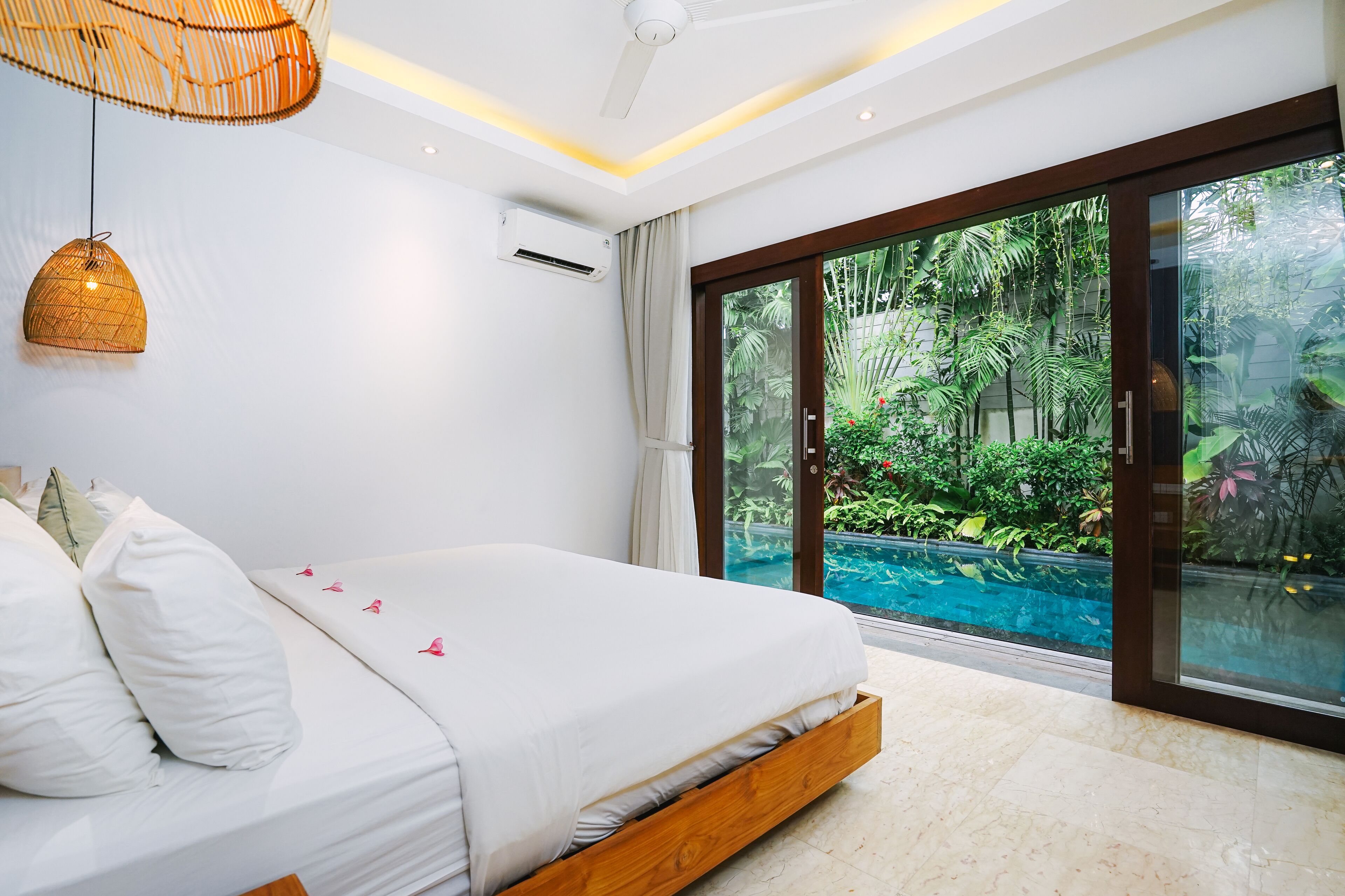 Vila família, 3 quartos, piscina particular, vista para o jardim | 3 quartos, camas com colchões de espuma com sistema de memória