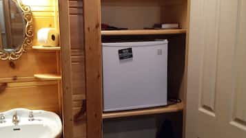 Quarto luxo, 1 cama Queen, sacada, vista para a montanha | 1 quarto, quartos à prova de som, ferros/tábuas de passar roupa