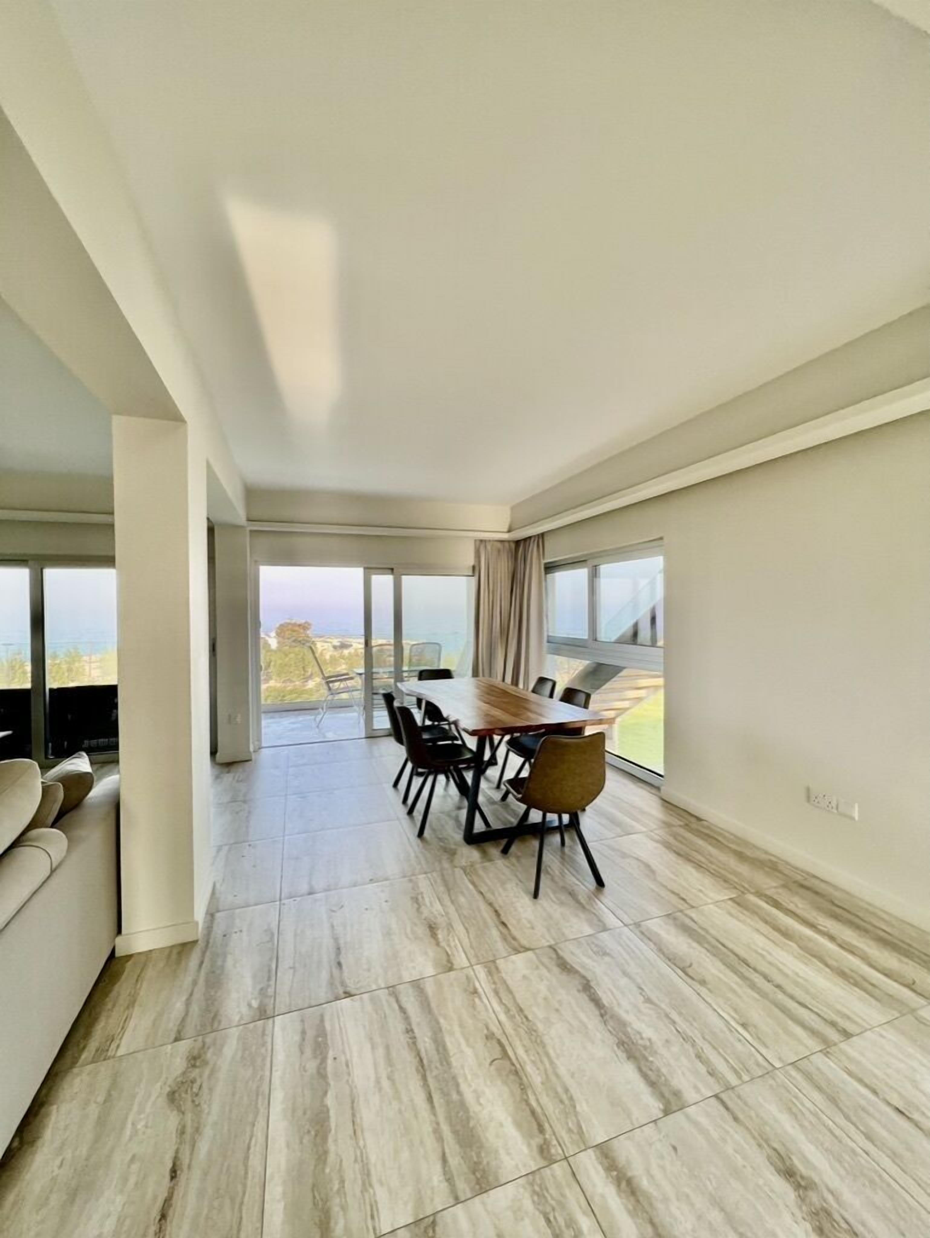 Suíte superluxo, 3 quartos, vista para o mar, ao lado da piscina | Área de estar