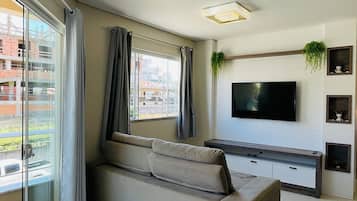 Apartamento | Sala de estar | Televisor