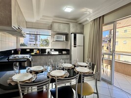 Apartamento | Cozinha privada | Geladeira, micro-ondas, liquidificador