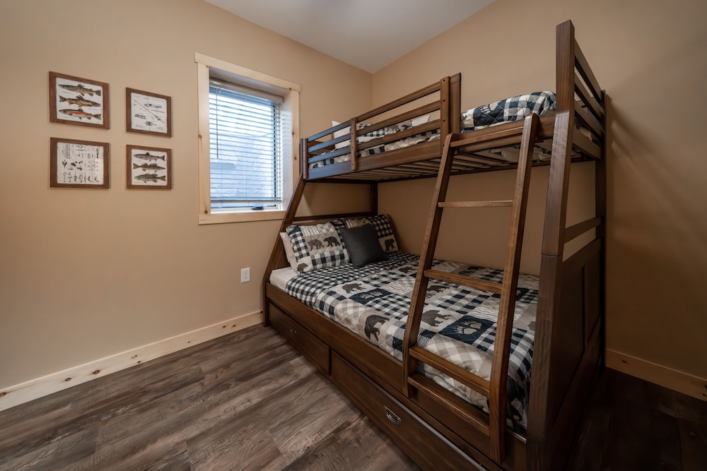 New! 4br Lake Namakagon Cabin - Sleeps 16 - Lakefront W/ Boat Access - Wisconsin
