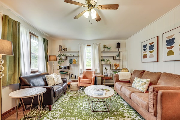 Charming Gardiner Home W/ Yard & Sunroom - Gardiner, NY