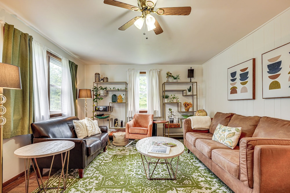 Charming Gardiner Home W/ Yard & Sunroom - Gardiner, NY