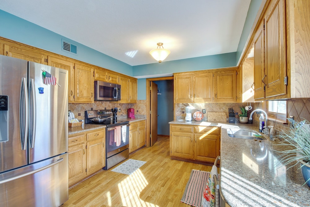 Overland Park Family Home W/ Game Room & Backyard! - Spring Hill, KS