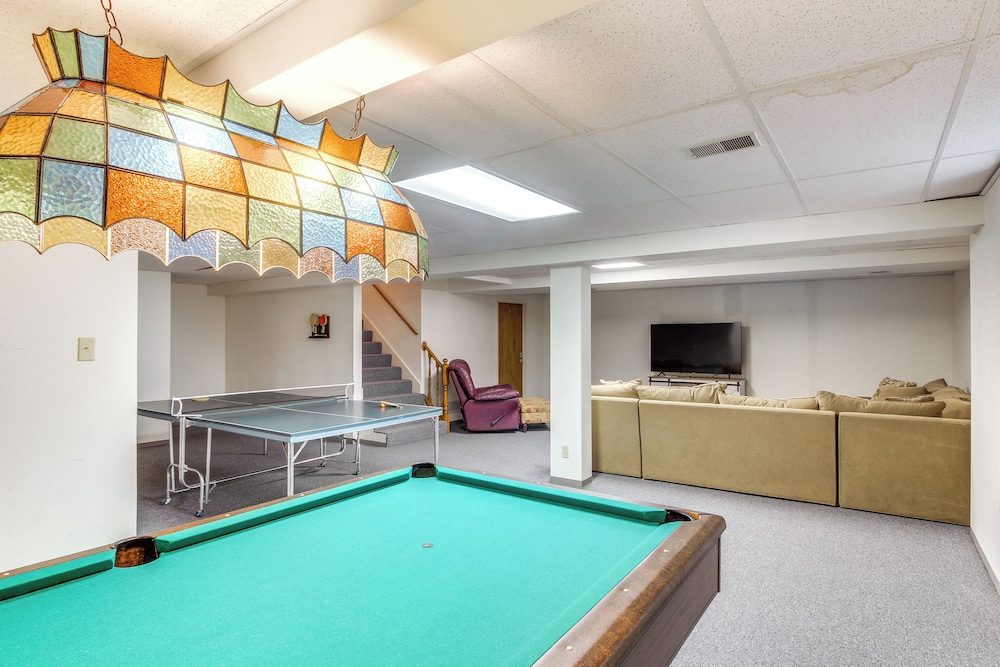 Overland Park Family Home W/ Game Room & Backyard! - Spring Hill, KS