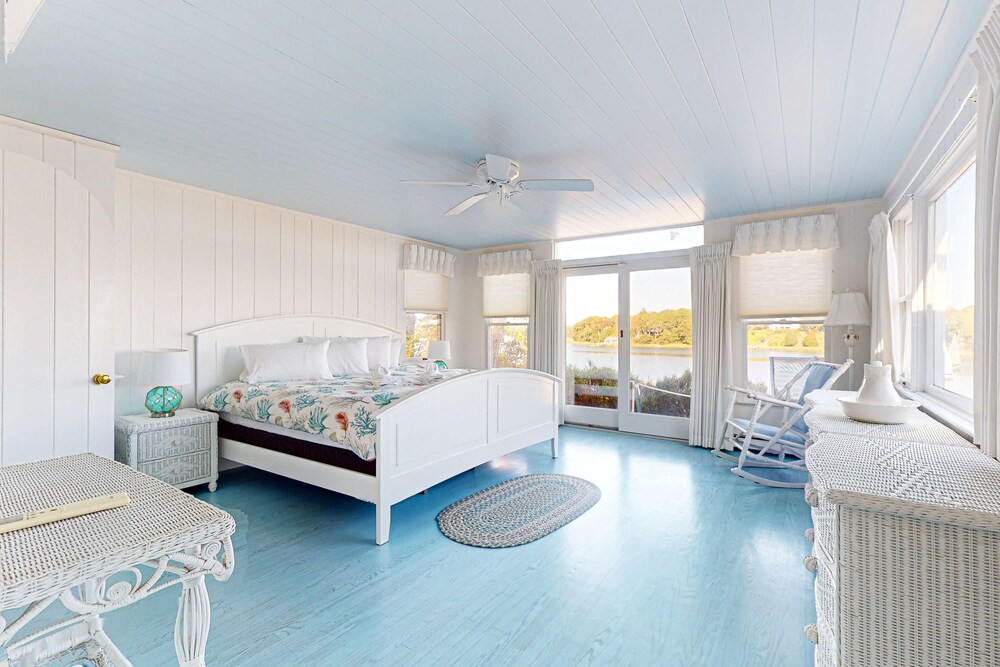 Enchanting waterfront home with two decks, grill, kayaks, board games ...