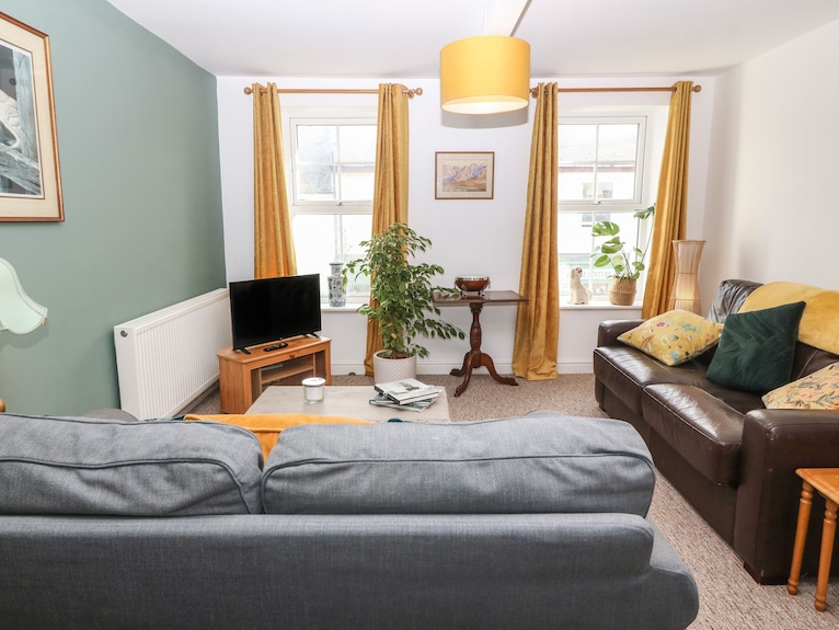 The Bell Apartment, Pet Friendly, With A Garden In Cemaes Bay - Anglesey