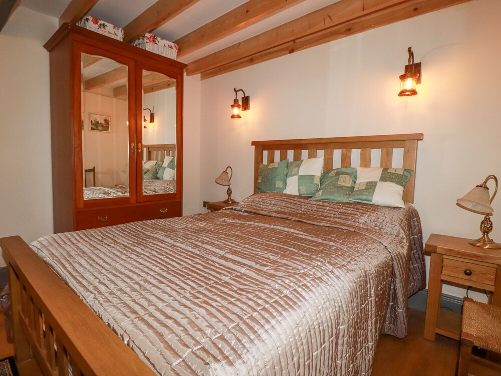 MILL COTTAGE, character holiday cottage, with open fire in St Neot - St ...