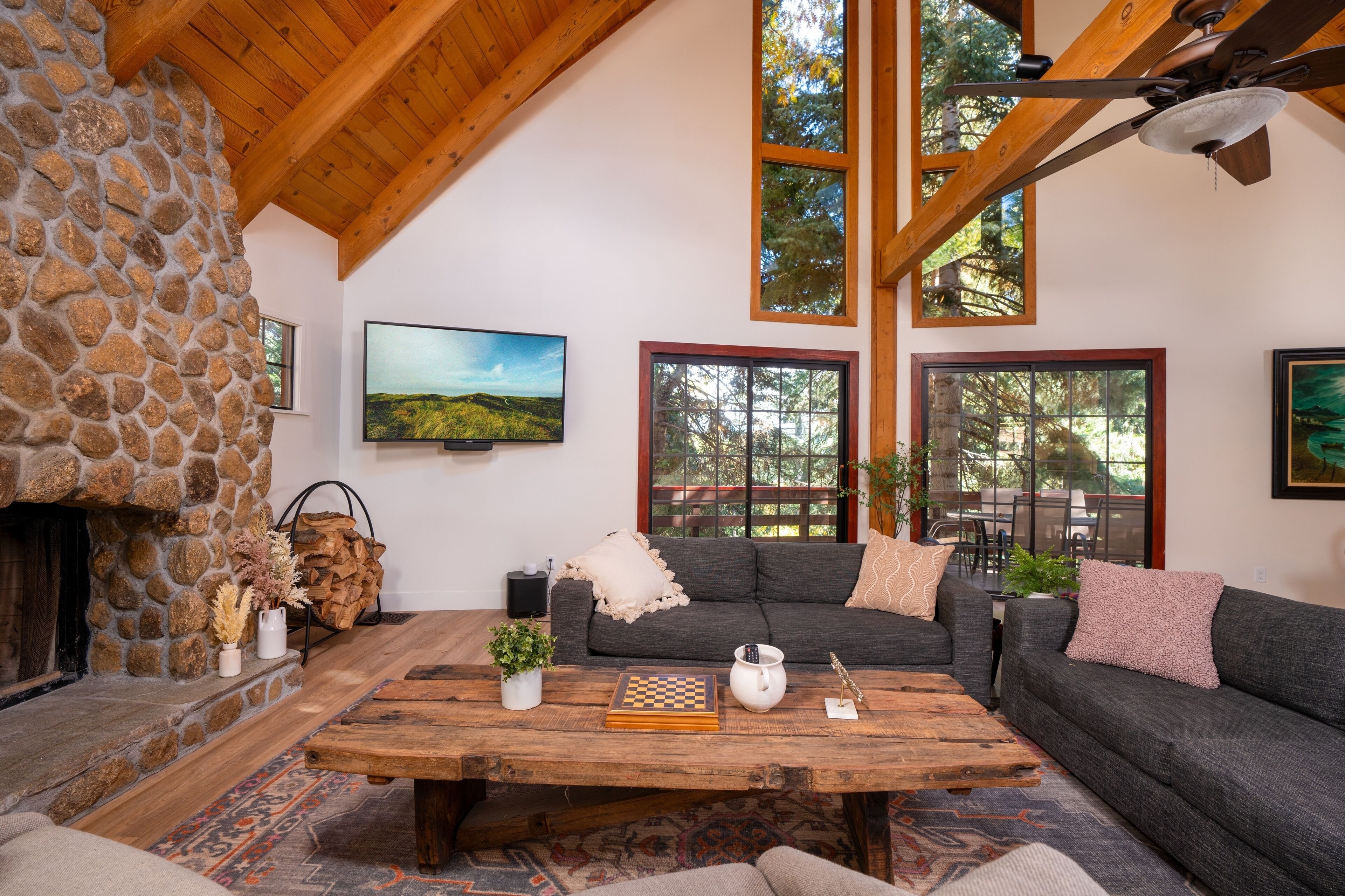 Lake Arrowhead Skyforest Chalet -Newly Remodeled - Lake Arrowhead, CA