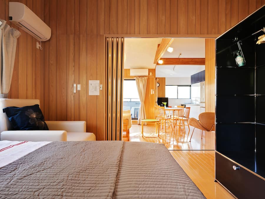 Casa de campo design, 2 quartos, 2 banheiros, em edifício anexo | 2 quartos, escrivaninha, espaço de trabalho para notebook