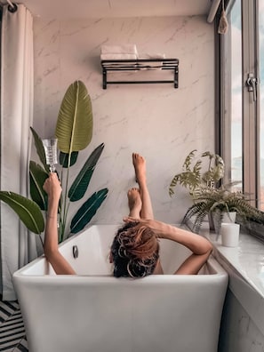 Apartamento Panorâmico, 2 quartos, quartos comunicantes, Vista para a cidade | Casa de banho | Artigos de higiene pessoal grátis, um secador de cabelo, chinelos