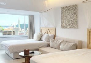 Estúdio Superior, 2 camas queen-size, kitchenette, Vista para a cidade | Edredões de penas, secretária, Wi-fi grátis, roupa de cama fornecida