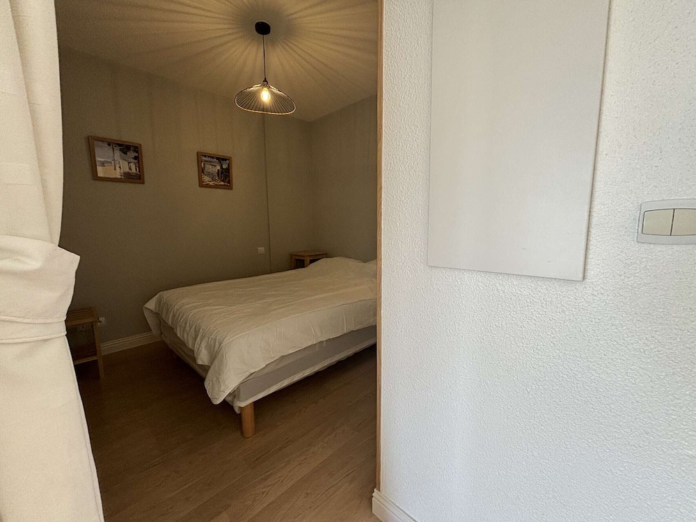 Cozy 1br Apartment In La Rochelle With Pool, Balcony & Private Parking - La Rochelle