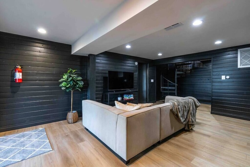 Updated Mountain Cabin Retreat With Majestic Views - Running Springs, CA