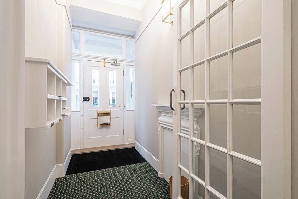 Beautiful Belgravia Apartment By Underthedoormat - Londres