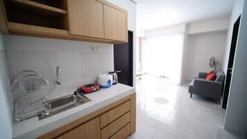 Apartamento | Cozinha privada | Um frigorífico/congelador grande, uma placa de cozinha
