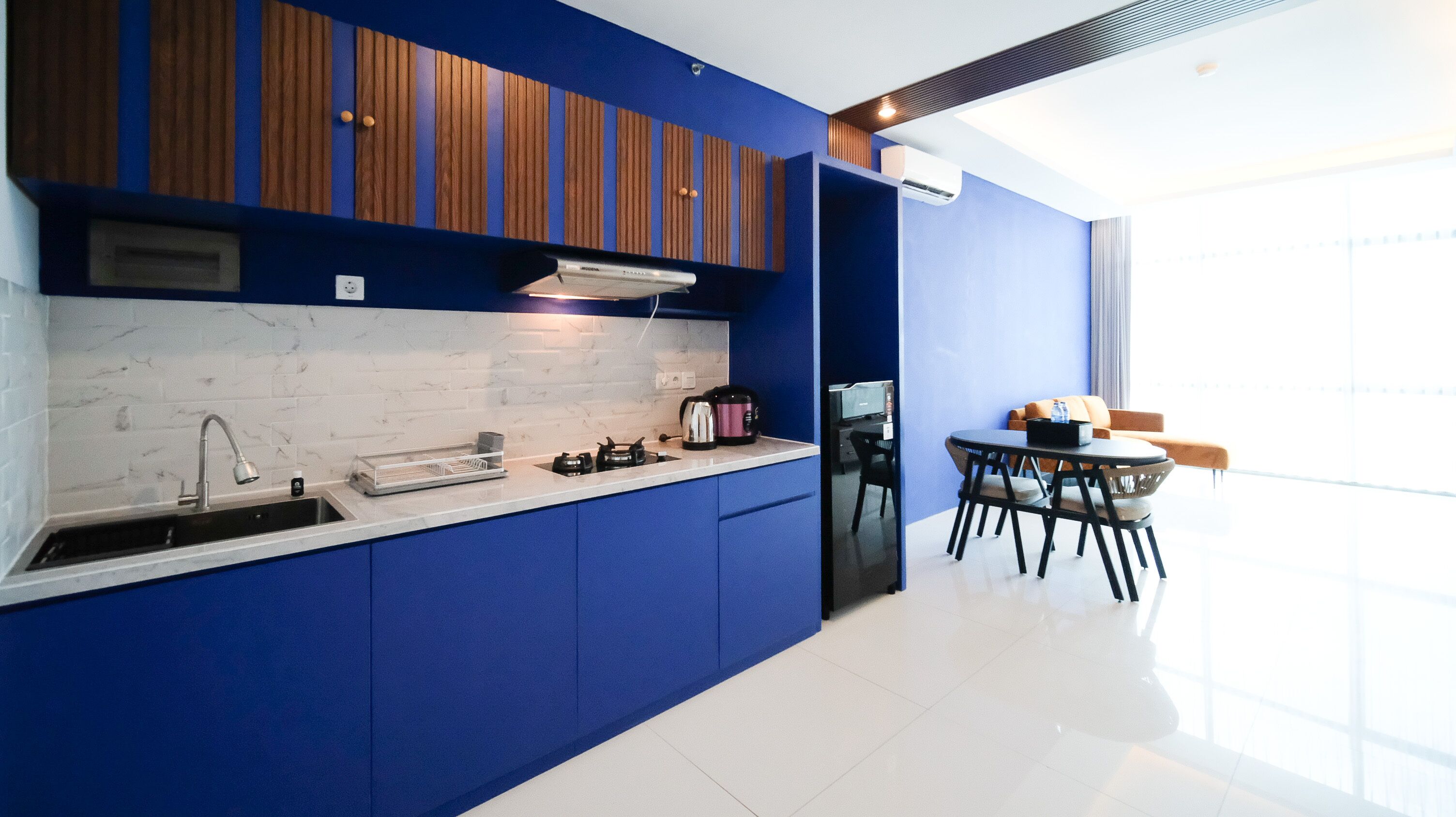 Apartamento | Cozinha privada | Geladeira grande, cooktop