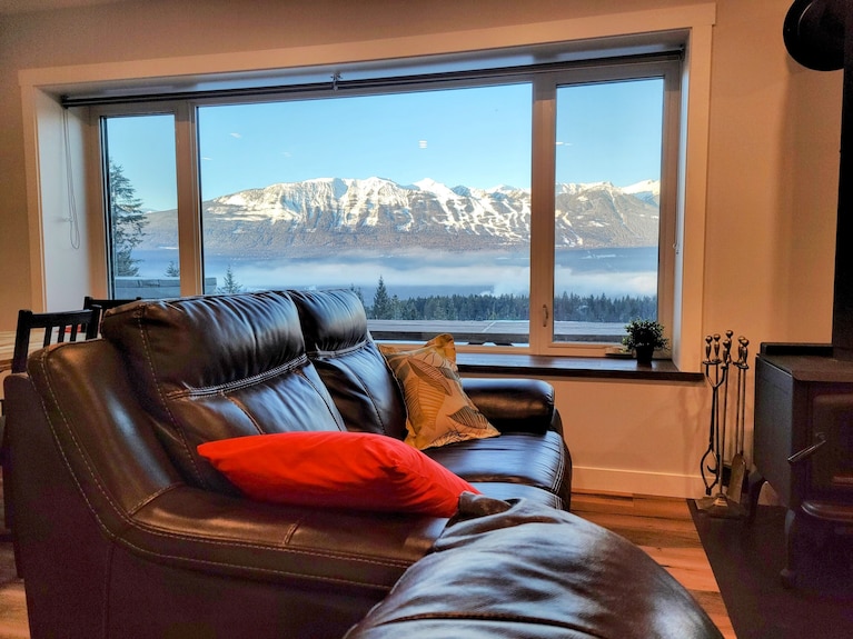 Stay Golden - Sleeps 20. Bugaboo - Golden