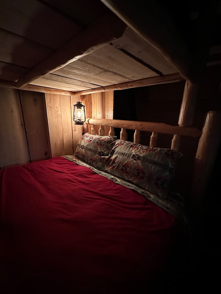 Oz Lodge: Bunkhouse - Cozy, Rustic & Perfect For A Family Or Group Of Friends! - Seward