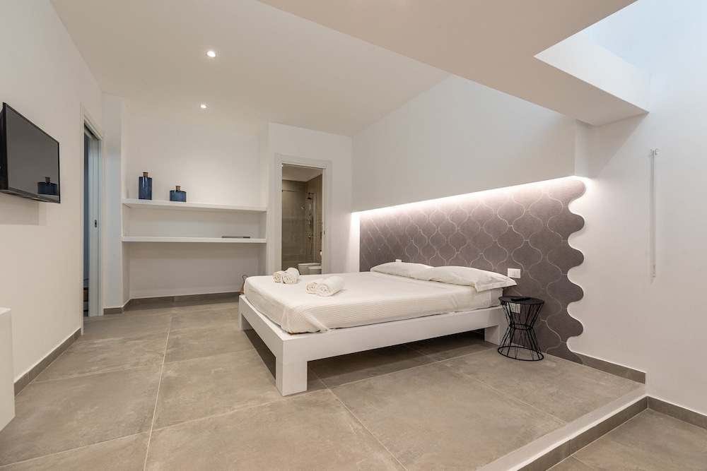 Villa Bay Emirs | Modern Sicilian Haven | Lush Garden Oasis | Cefalù Seaside Elegance - Cefalù