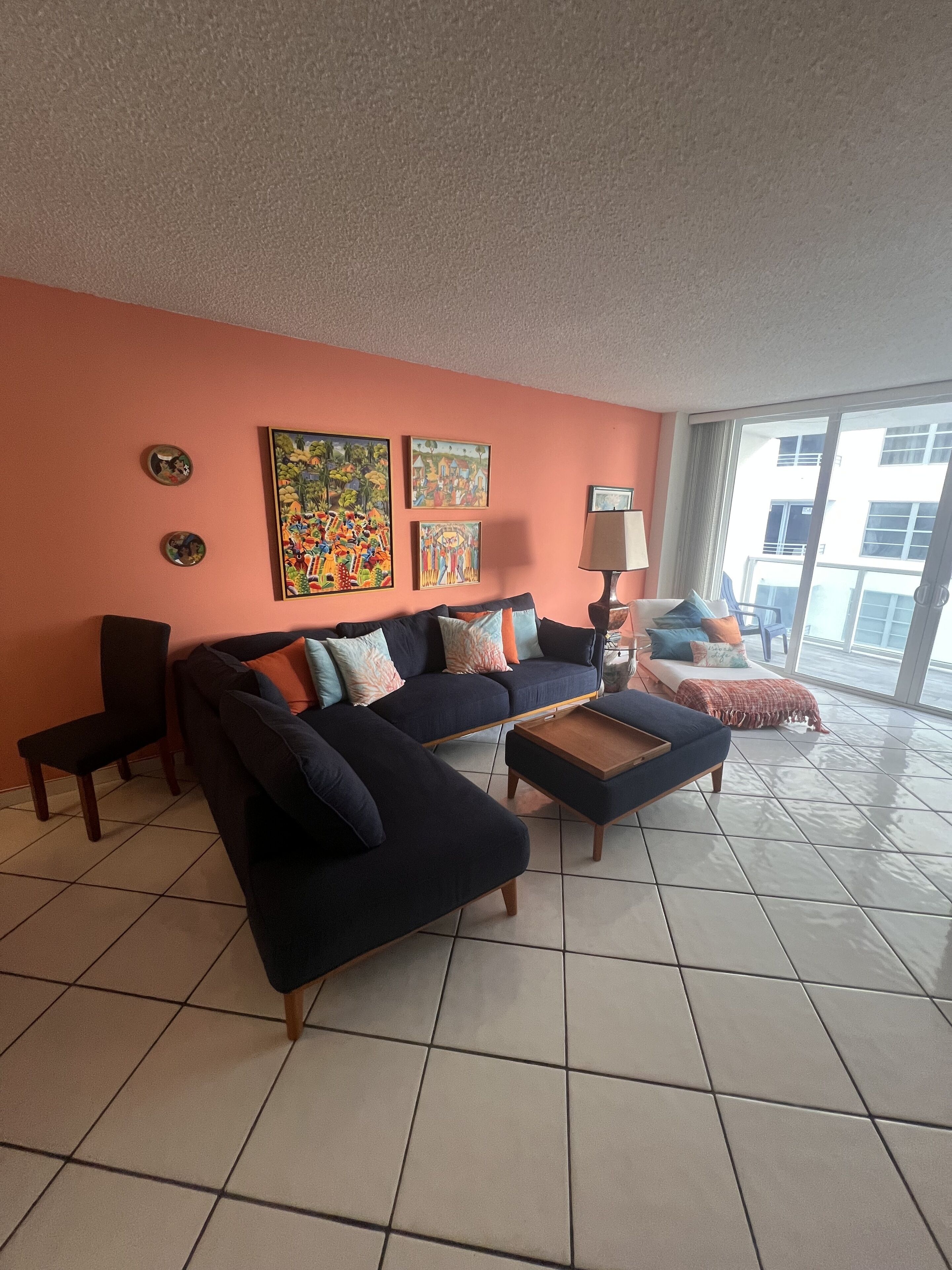 Spacious Beachfront Retreat,\nfamily Friendly,\nfree Parking/free Public Trolley - Miami Beach, FL