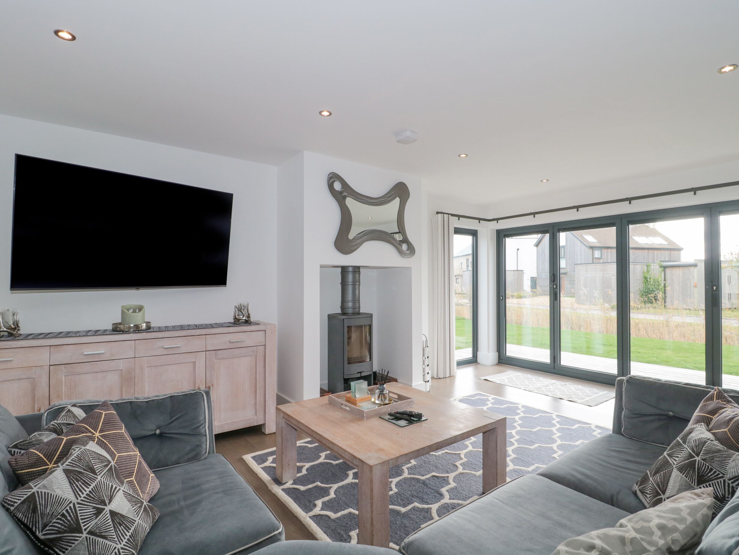 Agua De Plata, 16 Wakeling Island, Silverlake In Dorchester - Lulworth Cove