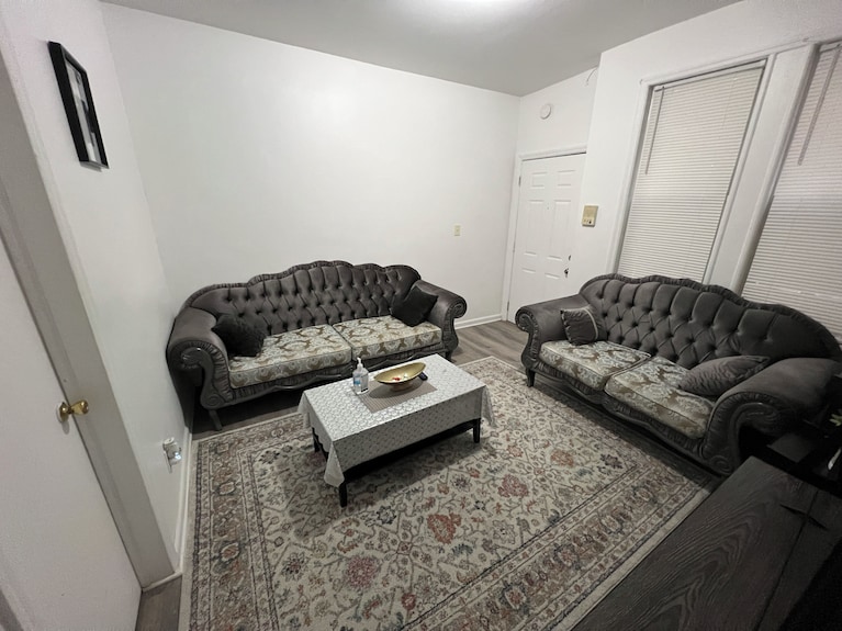 A Cozy Corner - 2 Br Apartment In West New York - Woodhaven - Queens NY