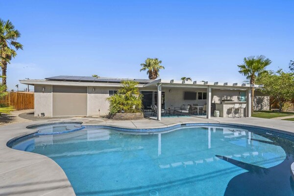 3 Bdr Desert Oasis In The Heart Of Palm Springs! - Palm Springs, CA